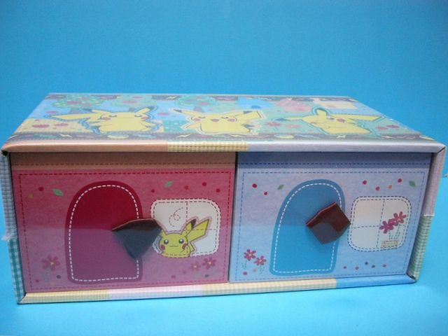 スナック入りストレージボックス ピカチュウ: いそがないで歩こう