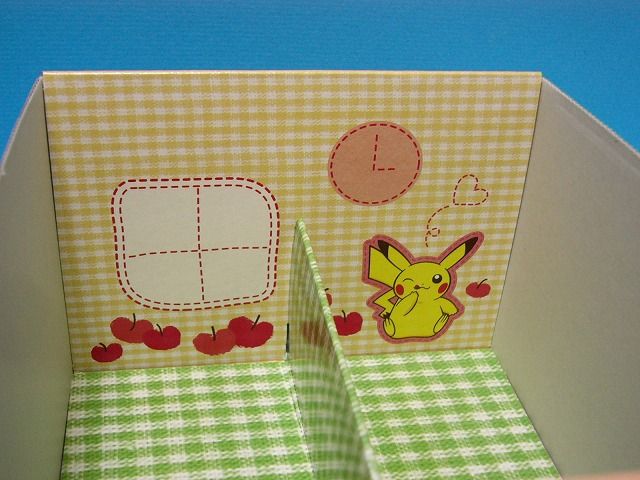 スナック入りストレージボックス ピカチュウ: いそがないで歩こう